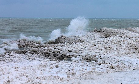 The Kincardine Record | Strong wind causes wicked wave action along ...